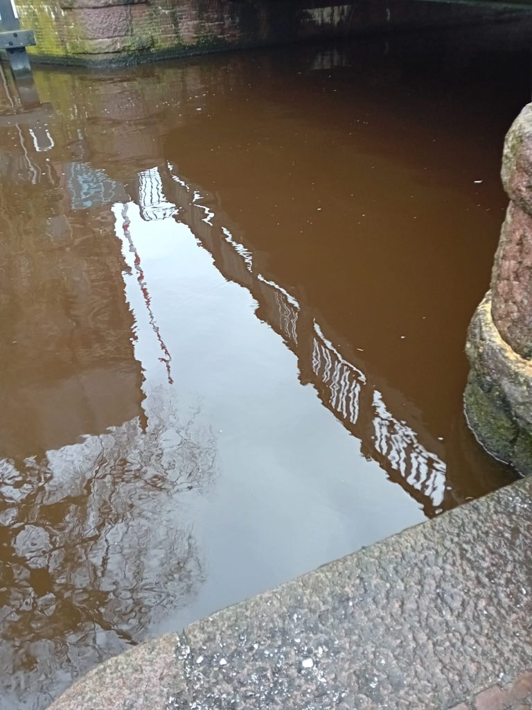 De A een open riool (column) - A-kwartier